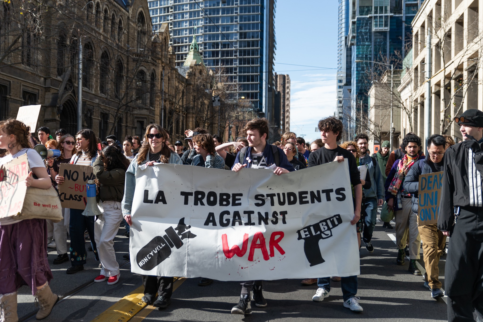 Students march against war | Red Flag