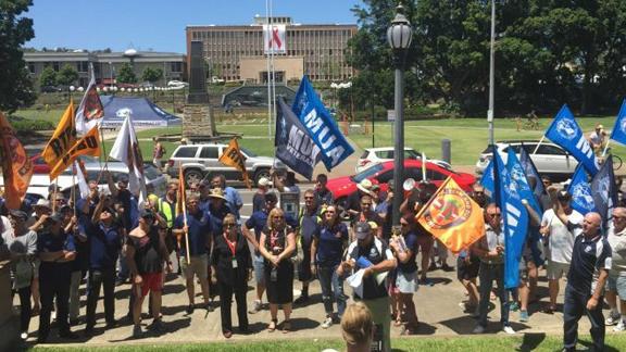 Baird heckled at anti-privatisation rally in Newcastle | Red Flag
