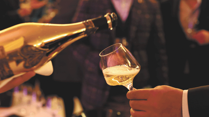 Rich snobs cheating welfare | Red Flag