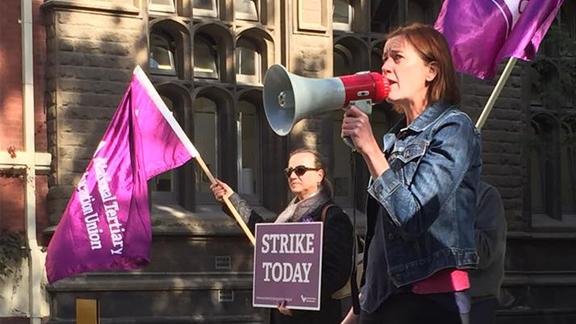 RMIT teachers strike after rejecting divisive offer | Red Flag